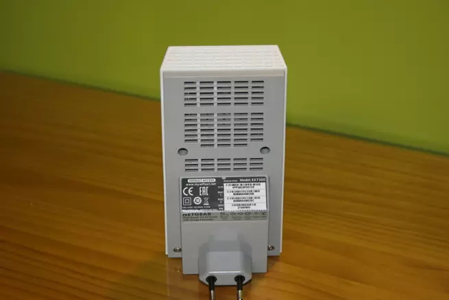 Kumbuyo kwa NETGEAR EX7300 High Performance Wi-Fi Repeater