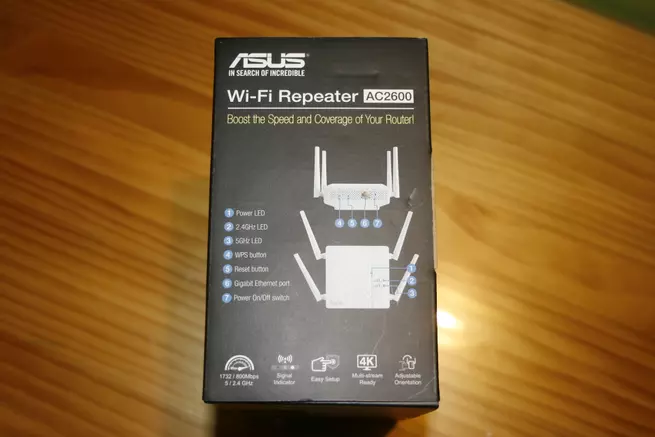 華碩 RP-AC87 Wi-fi 中繼器盒的右側