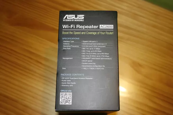 Aliyê çepê yê qutiya dubarekera Wi-Fi ASUS RP-AC87