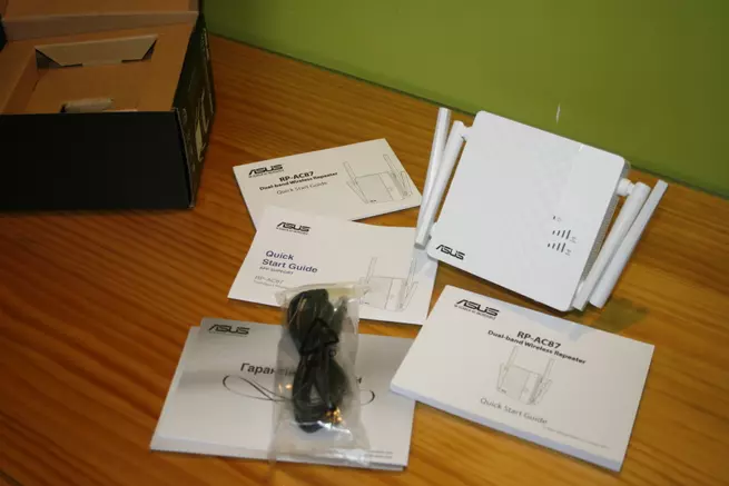 ASUS RP-AC87 Wi-Fi Repeater Bhokisi Zviri mukati