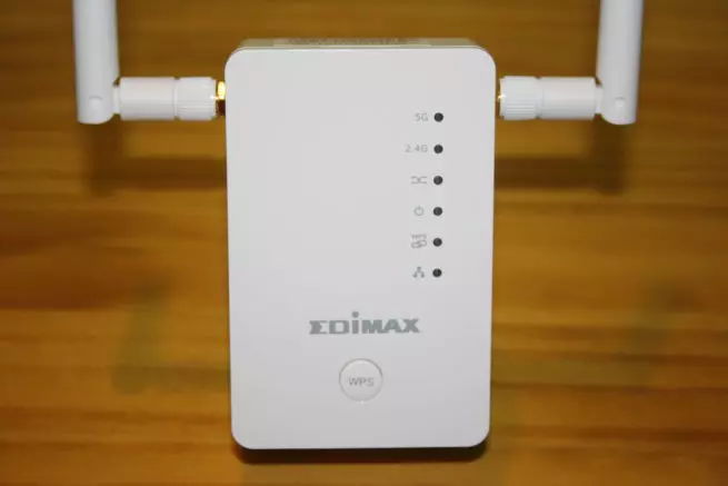 Edimax Gemini RE11S mesh wi-fi စနစ်၏အသေးစိတ်အချက်အလက်များအတွက် LEDs နှင့် WPS ခလုတ်