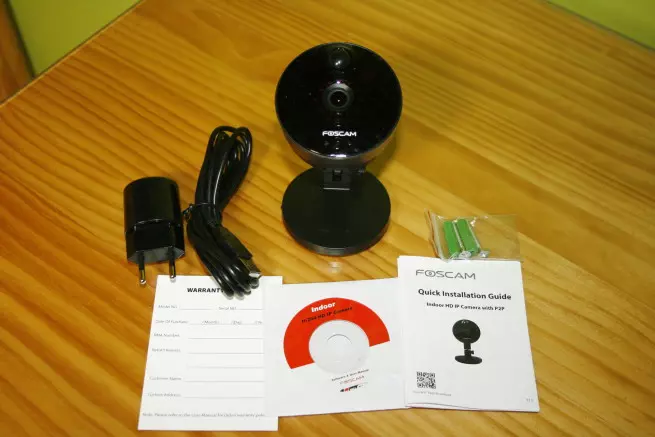 Foscam C1 IP Camera Box Contents