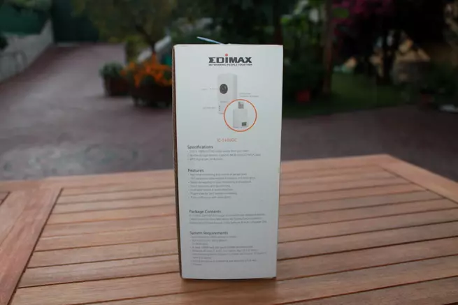 Detail of the other side of the packaging of the Edimax IC-5160GC