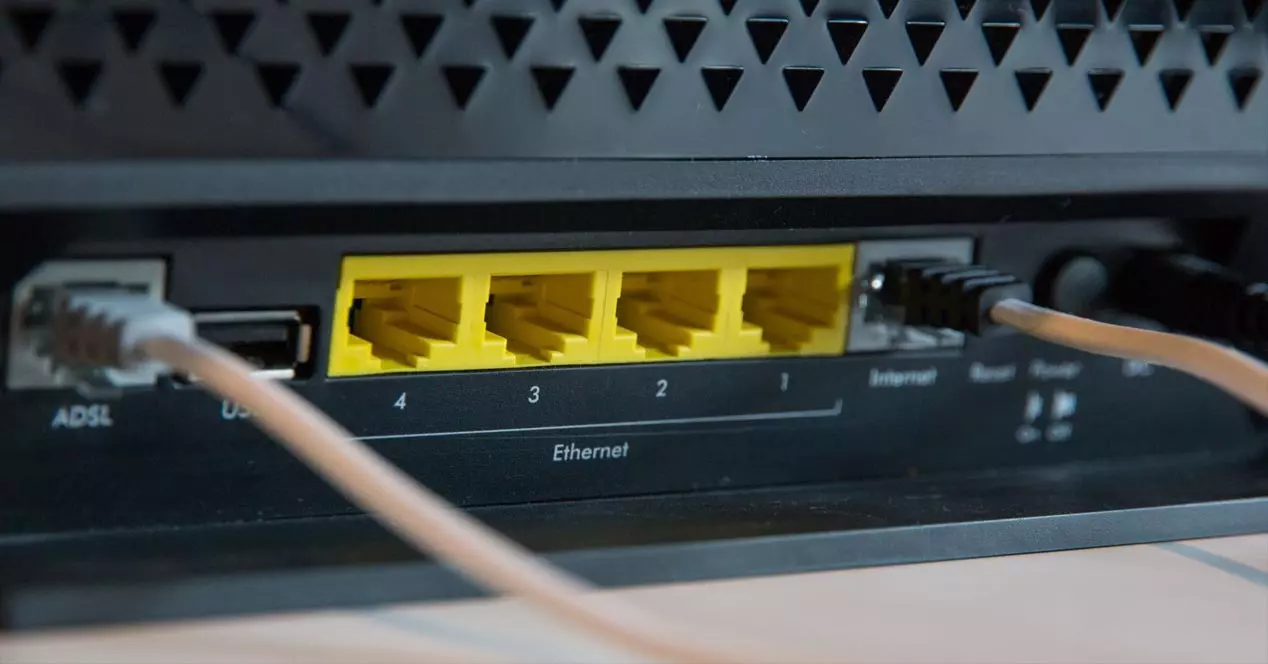 Router vs modem: kung paano naiiba ang mga network device na ito