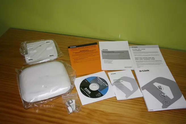 D-Link DAP-2610 Professional AP Box Contents