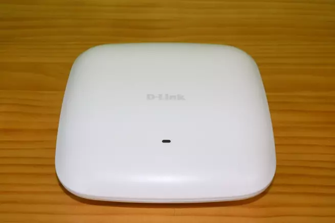 D-Link DAP-2680 AP profesionalaren aurrealdea egoera LEDarekin