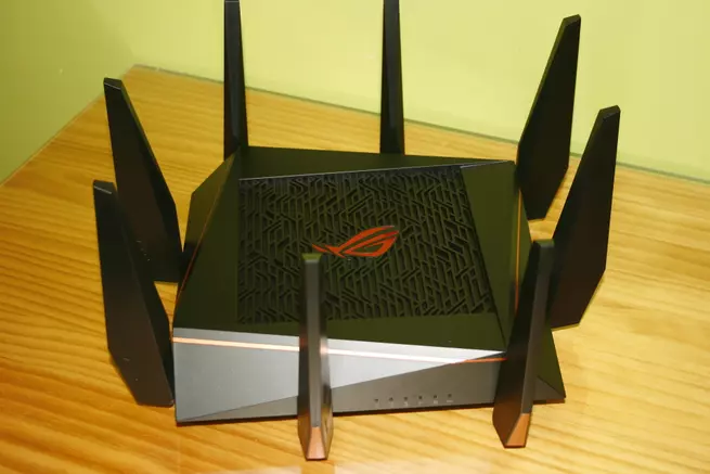 ASUS GT-AC5300 ඉහළ ක්‍රියාකාරී මධ්‍යස්ථ ක්‍රීඩා රවුටරය හමුවන්න