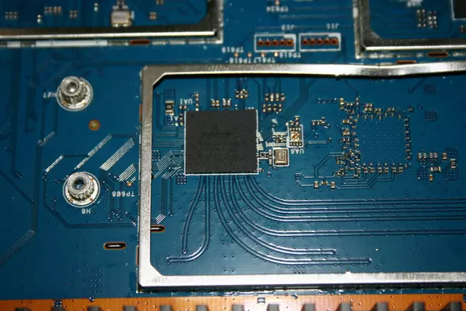 Broadcom BCM4366EKMMLG Wi-Fi chipset view mwatsatanetsatane