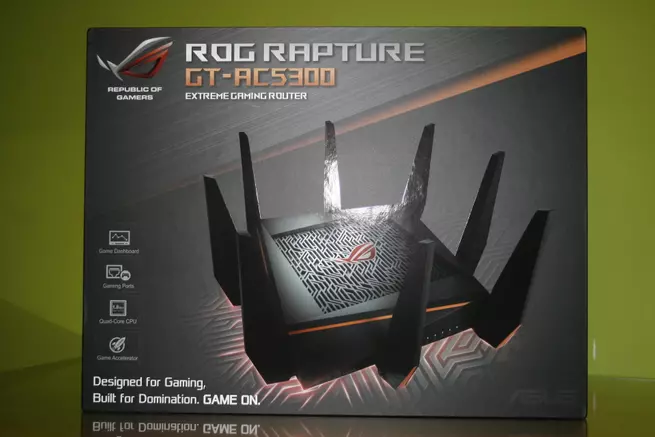 Bagian depan kotak router gaming netral ASUS GT-AC5300