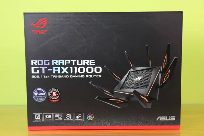 ବିସ୍ତୃତ ଭାବରେ ASUS ROG Rapture GT-AX11000 ଗେମିଂ ରାଉଟର ବକ୍ସର ସମ୍ମୁଖ |