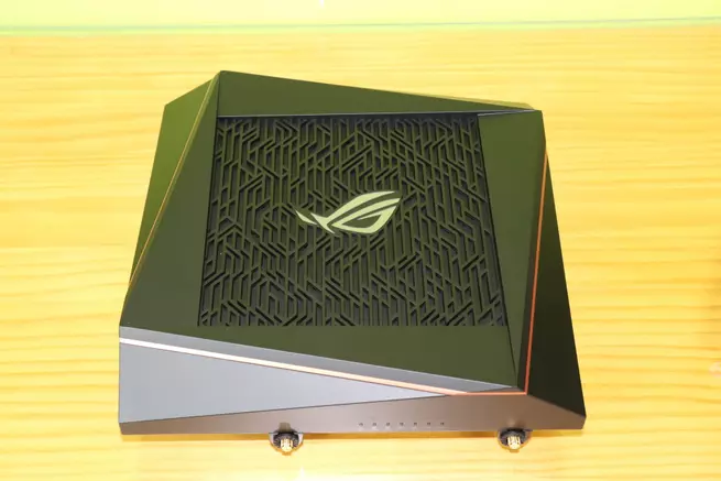 Upper area of ​​the ASUS ROG Rapture GT-AX11000 gaming router in detail