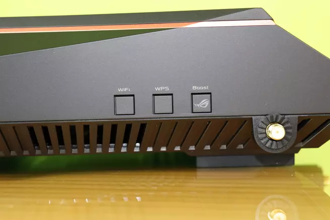 ASUS ROG Rapture GT-AX11000 Router-Aktionstasten im Detail