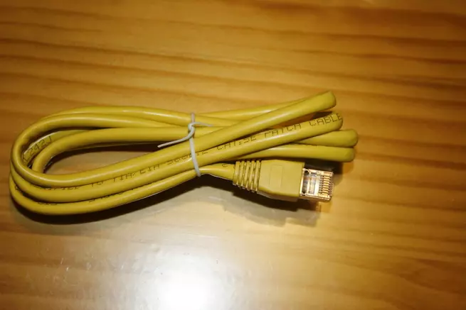 NETGEAR R7800 neutrální router kategorie cat5e kabel