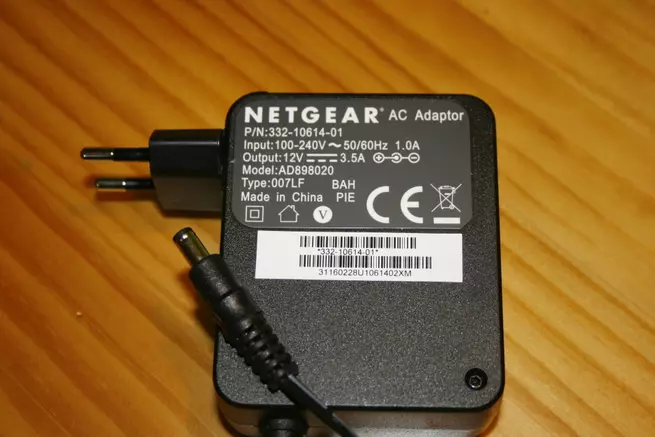 Neutrální směrovač NETGEAR R7800 Transformátor proudu