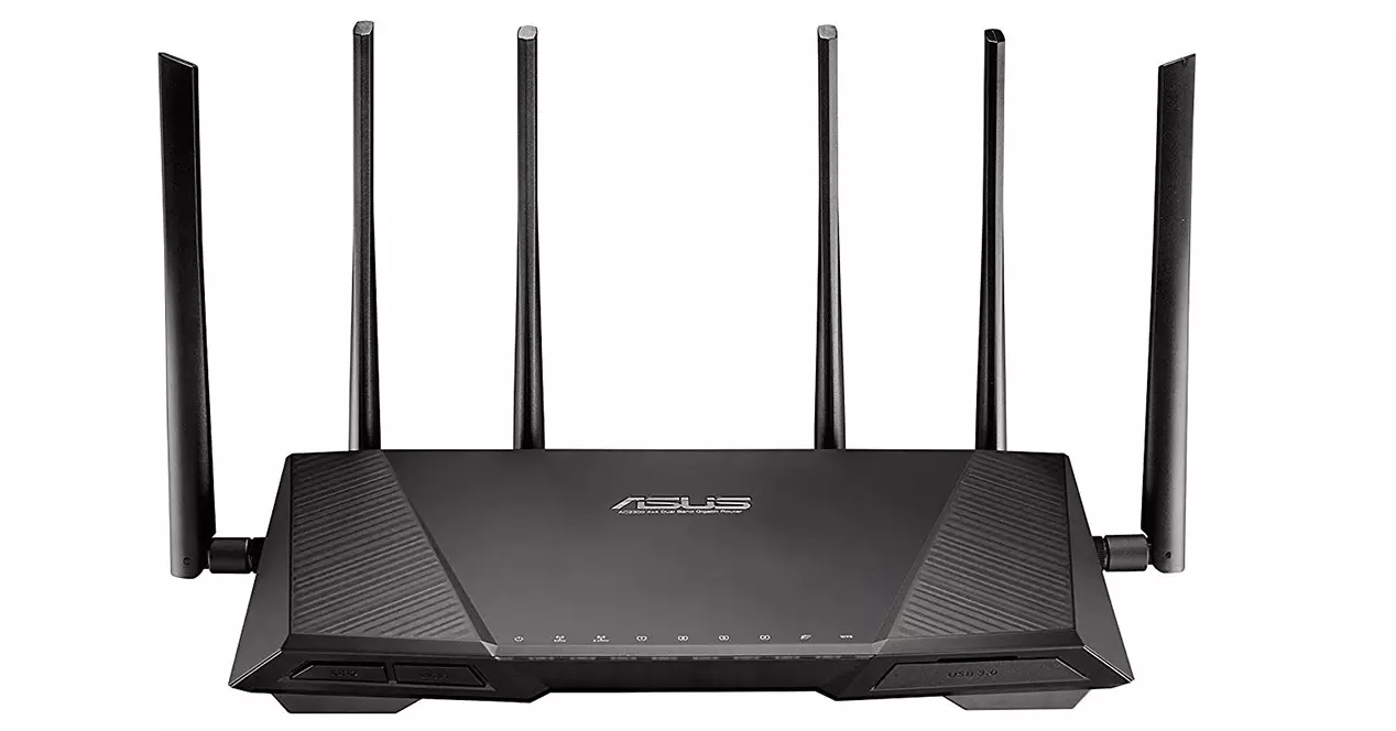 ASUS RT-AC3200: Tlhahlobo e tebileng ea router ena ea tri-band Wi-Fi AC3200 25551_1