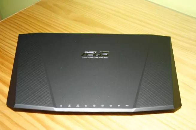 ASUS RT-AC3200: Tlhahlobo e tebileng ea router ena ea tri-band Wi-Fi AC3200 25551_9