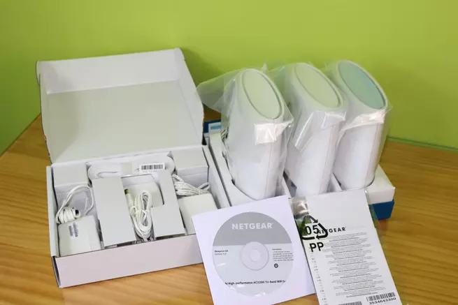 NETGEAR orbi RBK23 Mesh Wi-fi System Box Contents