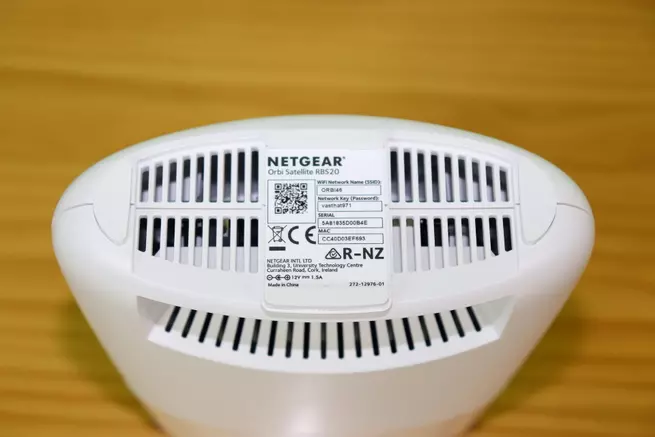 Nederste område af NETGEAR Orbi RBK23-satellitten