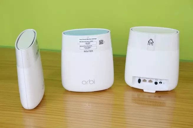 Discover the three nodes of the NETGEAR Orbi RBK23 Mesh Wi-Fi System