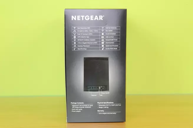 In-naħa tax-xellug ta' NETGEAR EX8000 Tri-Band Wi-Fi Repeater