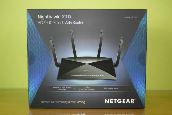 Predná časť špičkového routeru NETGEAR R9000 Nighthawk X10