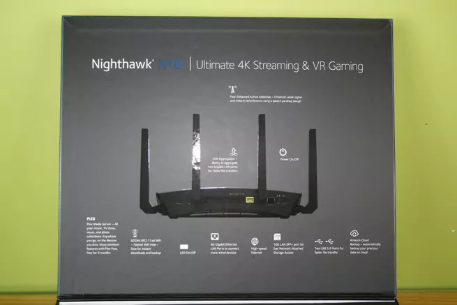 Objavte všetky porty a tlačidlá na routeri NETGEAR R9000 Nighthawk X10