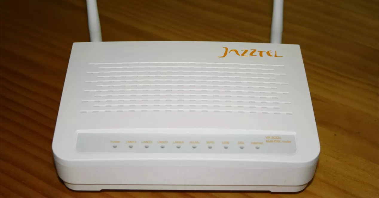 Comtrend VR-3032u: Jazztel VDSL როუტერის მიმოხილვა Wi-Fi N-ით 25578_1