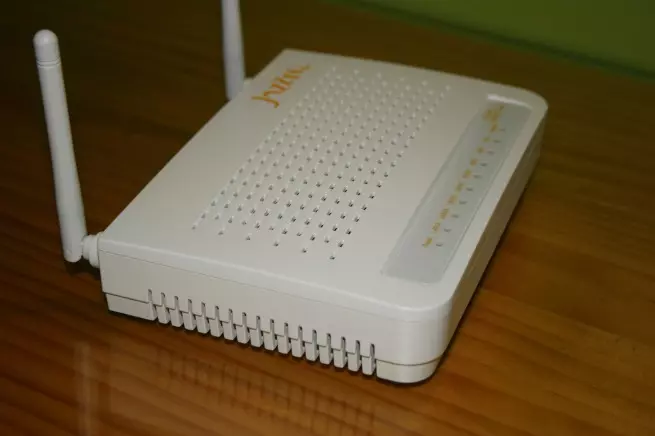 Comtrend VR-3032u: Wi-Fi N 搭載 Jazztel VDSL ルーターのレビュー 25578_9