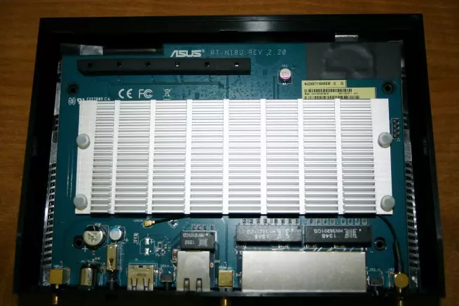 ASUS RT-N18U N600: אָפּשאַצונג פון דעם נייטראַל ראַוטער מיט גיגאַביט און וסב 3.0 פּאָרץ 25584_24