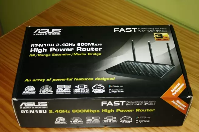 ASUS RT-N18U N600: ამ ნეიტრალური როუტერის მიმოხილვა Gigabit და USB 3.0 პორტებით 25584_9