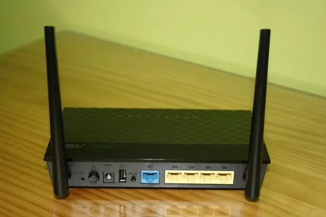 ASUS RT-AC51U: Pagtuki niining neyutral nga router nga adunay Wi-Fi AC750 25585_18