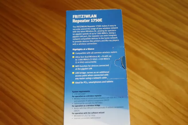 Tuo nga kilid sa kahon sa FRITZ! WiFi Repeater 1750E