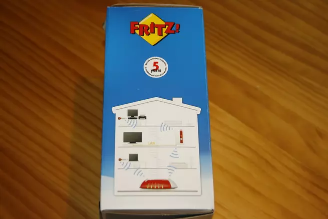 Awọn alaye ẹgbẹ osi ti FRITZ! WiFi Repeater 1750E