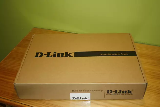 Boîtier de commutation professionnel D-Link DXS-1100-10TS 10G avant