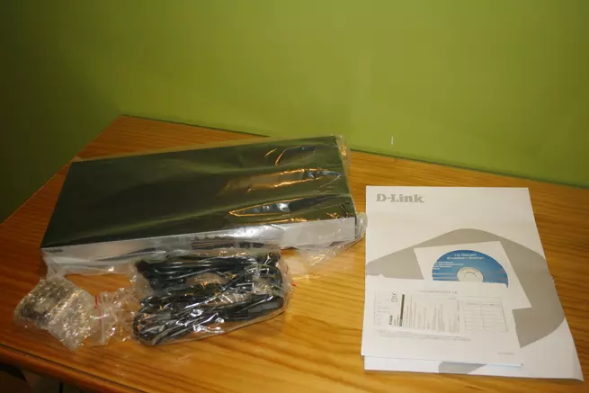 D-Link DXS-1100-10TS 10G స్విచ్ బాక్స్ కంటెంట్లు