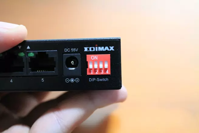 Edimax ES-5104PH V2 upravljački prekidač