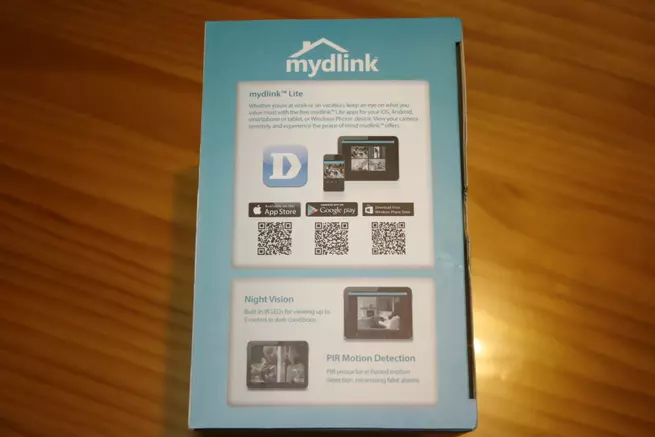 D-Link DCS-2210L IP کیمرہ باکس کے دائیں جانب