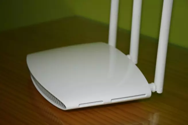 I-Edimax BR-6208AC: Uhlalutyo lwale router nge-Wi-Fi AC750 25624_18