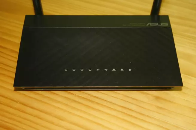 ASUS RT-AC52U B1 semleges router előlap