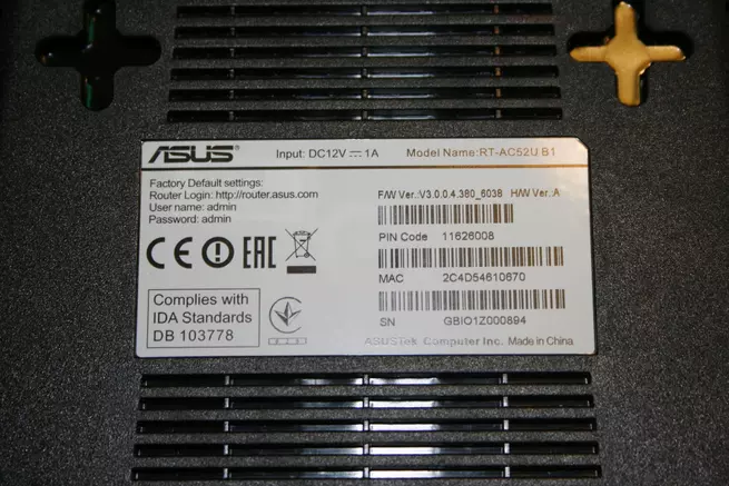 ASUS RT-AC52U B1 бейтарап маршрутизаторының егжей-тегжейлі көрінісі