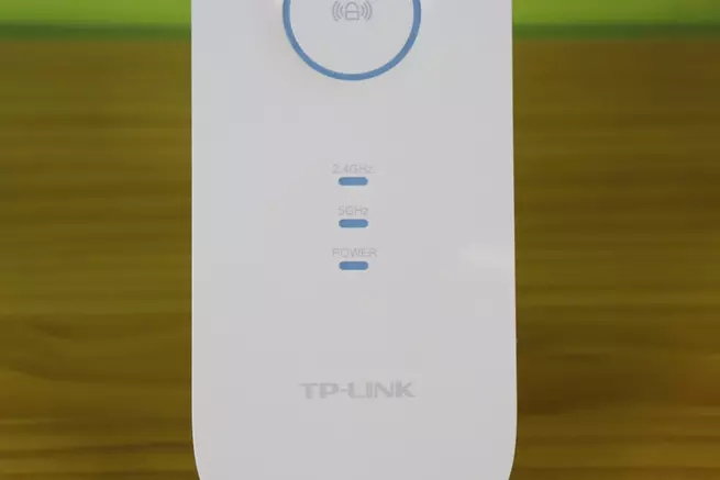 TP-Txuas RE450 Wi-Fi repeater xwm txheej LEDs