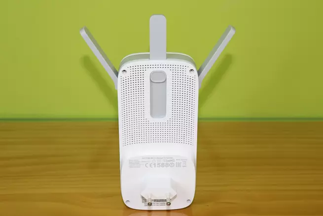 TP-Link RE450 Wi-Fi రిపీటర్ వెనుక ప్రాంతం