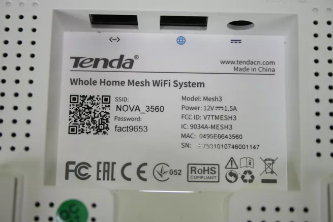 Node Tenda NOVA MW6 amb l'adhesiu de característiques