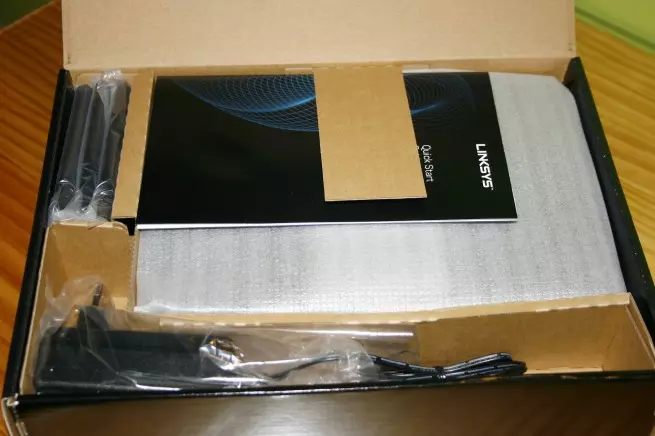 Linksys EA6900 boksen set indvendigt