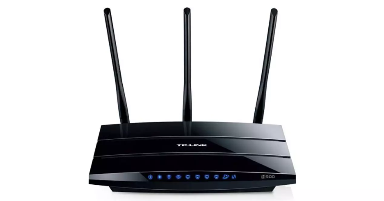 TP-LINK TL-WDR4900: Falanqaynta dhexdhexaadiyaha WiFi N ee dhexdhexaadka ah oo leh laba-band isku mar ah, Gigabit Ethernet iyo 2 USB 25641_1