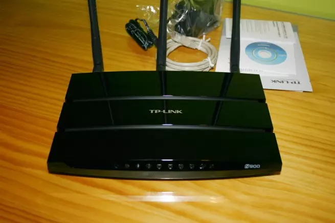 Sa ki nan bwat TP-Link TL-WDR4900