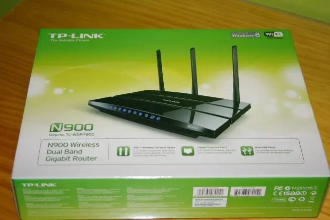 Vista frontal da caixa TP-Link TL-WDR4900