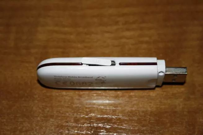 Reba ikarita ya microSD muri modem ya Huawei K3765