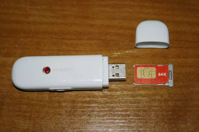 Вид лотка для SIM-карты Huawei K3765