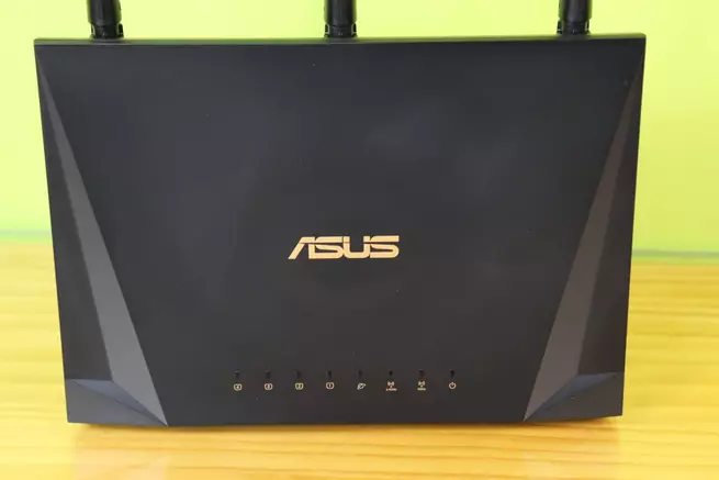 ASUS RT-AC85P ገለልተኛ ራውተር ሁኔታ LEDs